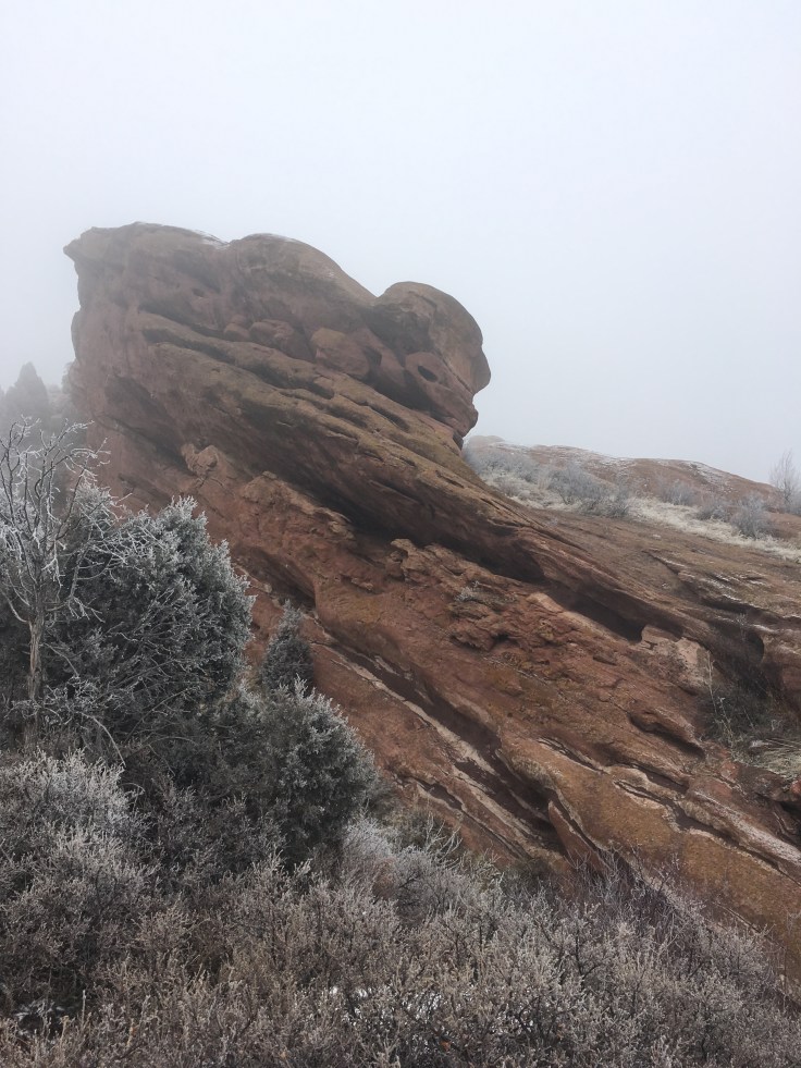 Red Rocks in the Snow – Trekking and Trails