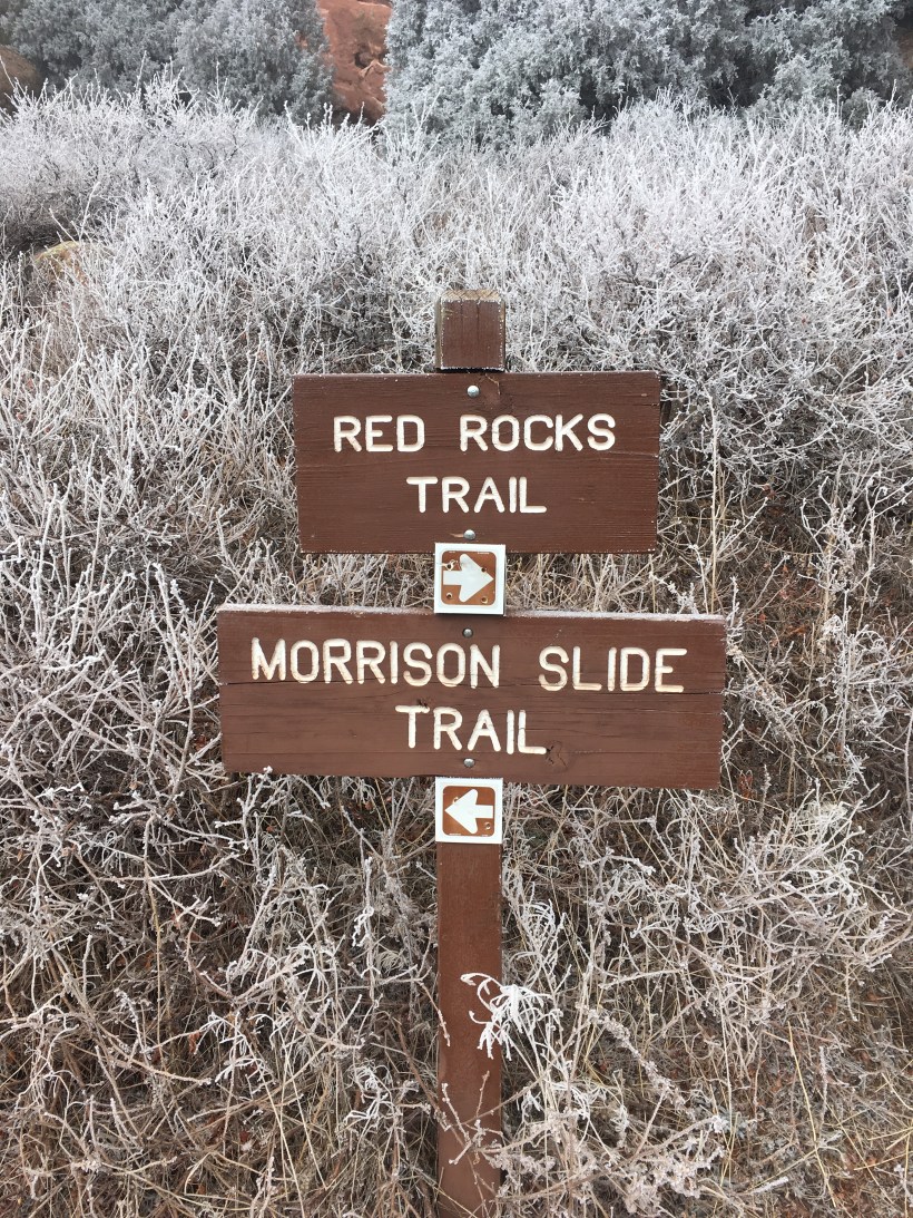 Red Rocks in the Snow – Trekking and Trails